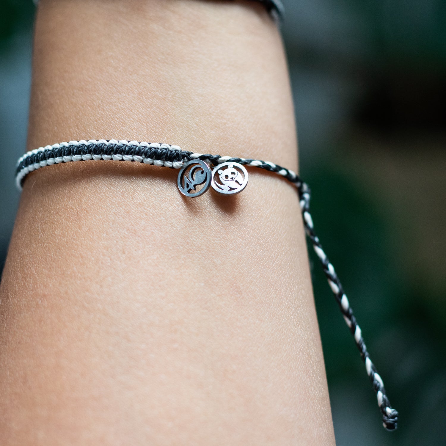 4Ocean Armband mit WWF Logo in schwarz-weiß